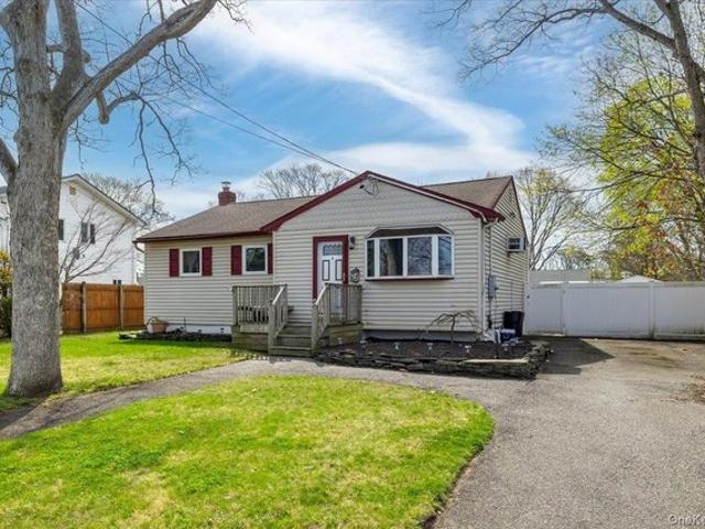 1221 3rd St, West Babylon, NY 11704