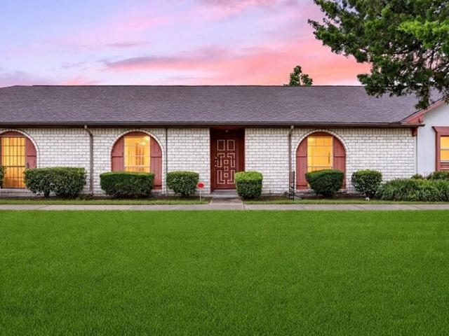 12223 Sharpview Dr, Houston, TX 77072