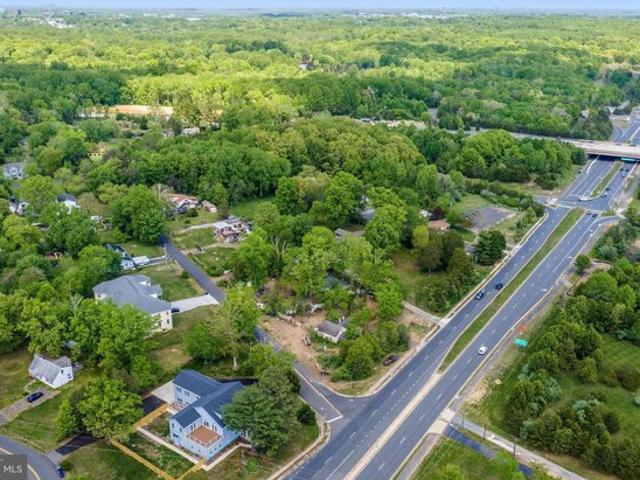 12224 Braddock Rd, Fairfax, VA 22030