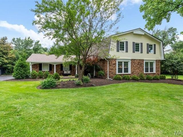 12226 Royal Valley Dr, Creve Coeur, MO 63141