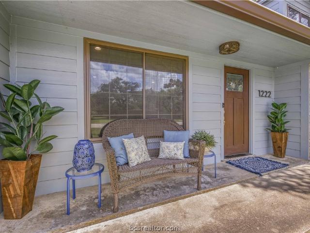 1222 N Ridgefield Circle