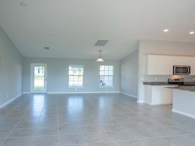 1222 NE 10th St, Cape Coral, FL 33909