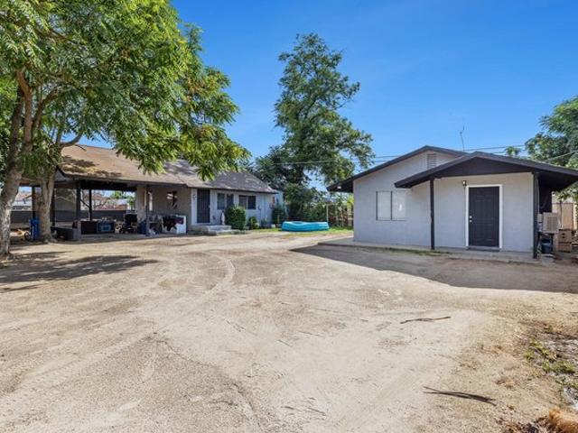 1222 Olive Ave, Sanger, CA 93657
