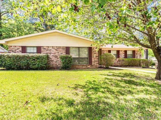 1222 Crestwood Dr
