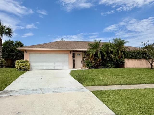 1222 Essex Dr, Wellington, FL 33414