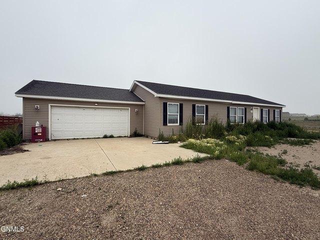 1222 F St NW, Watford City, ND 58854