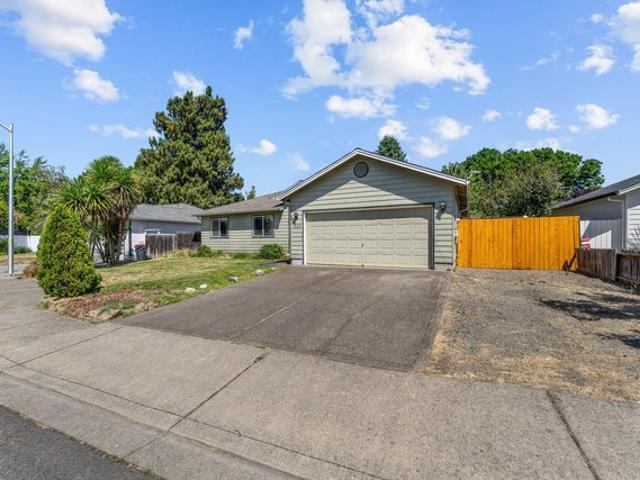 1222 Greentree Way, Central Point, OR 97502