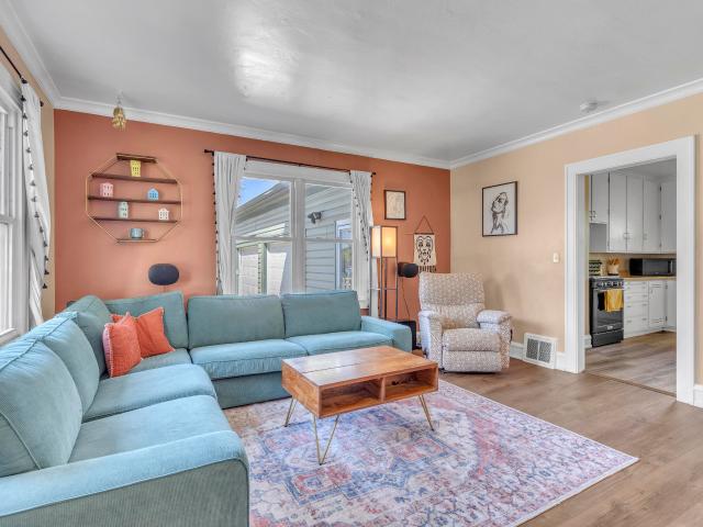 1222 Huron Ave