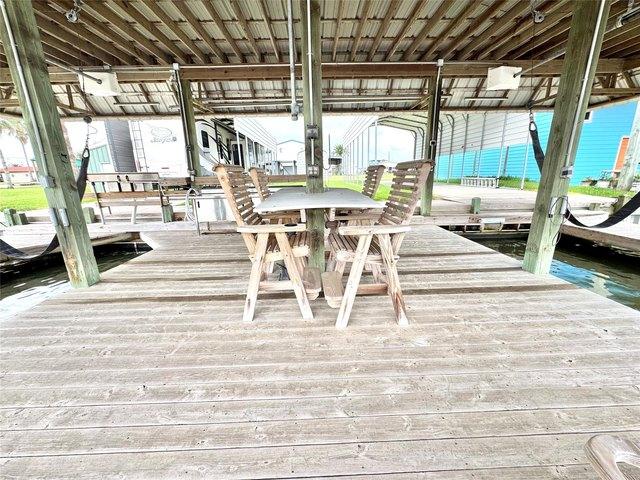 1222 Island Blvd, Crystal Beach, TX 77650