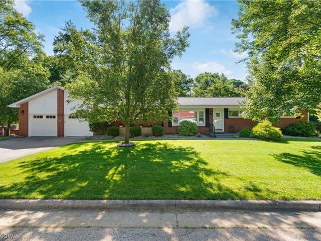 1222 Pleasantview Ave SE, North Canton, OH 44720