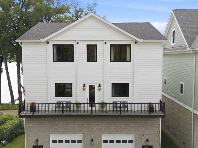 1222 Riverside Dr