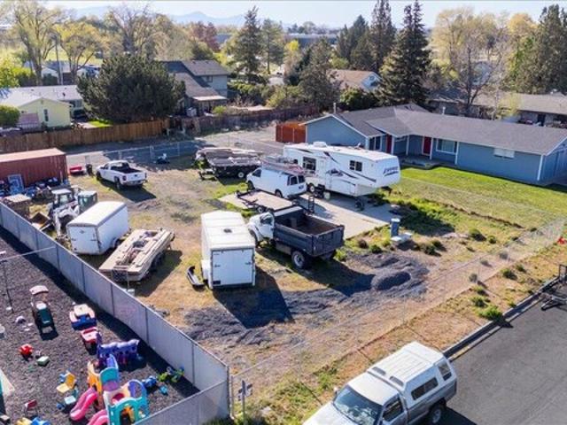 1222 SW 16th St, Redmond, OR 97756