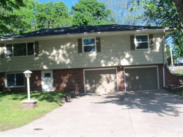 1222 Safari Dr, Saint Joseph, MO 64506
