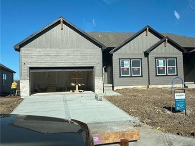 1222 SE Windbreak Dr, Lee's Summit, MO 64081