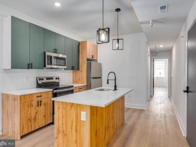 1222 W Silver Street # 2