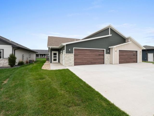 1222 Zitkala Trl, Vermillion, SD 57069