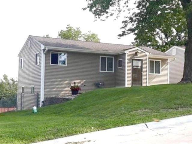 1222 15th Ave S, Clinton, IA 52732