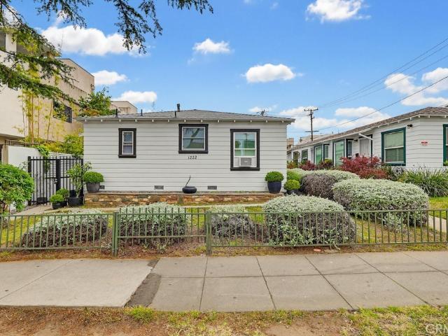 1222 23rd St, Santa Monica, CA 90404 | MLS #OC26087 | Compass