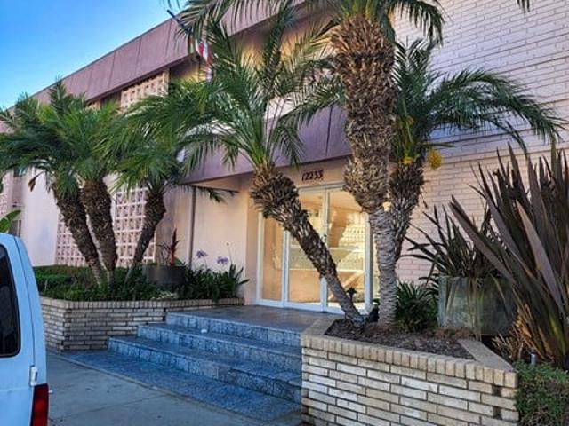 12233 Manor Dr. Studio