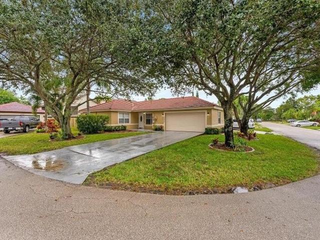 12230 Dartmoor Dr, Wellington, FL 33414