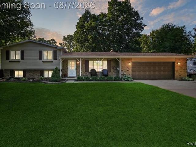 12232 Dentonview Dr, Tyrone Township, MI 48430