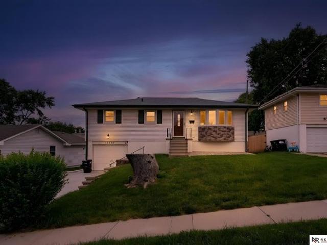 12234 T St, Omaha, NE 68137