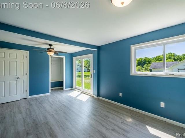 12238 Jennings Rd, Fenton, MI 48451