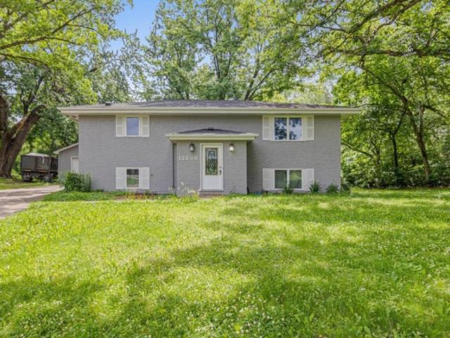 12238 S Robert Trl, Rosemount, MN 55068