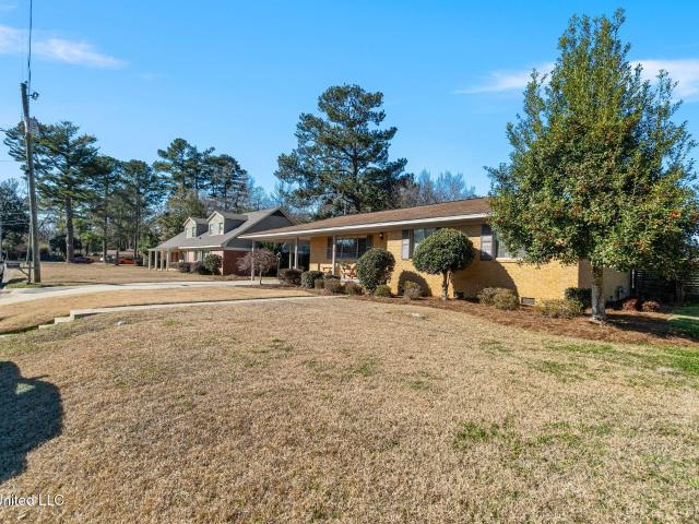1223 Meadowood Road