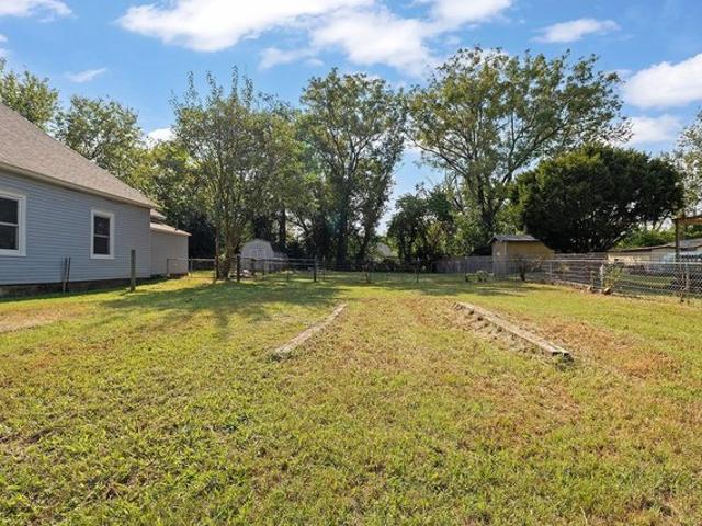 1223 N Forest Ave, Springfield, MO 65802