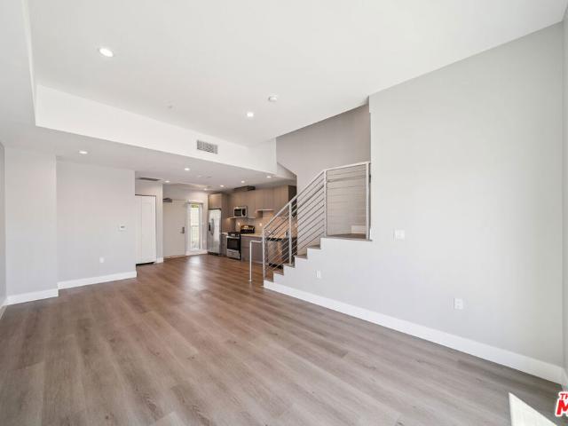 1223 N Hayworth Avenue 9