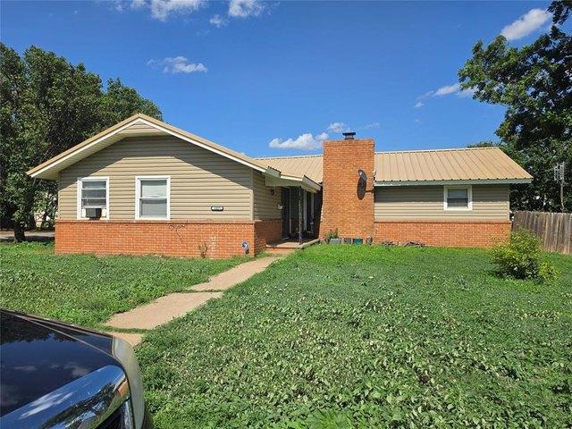 1223 N Lee St, Cordell, OK 73632