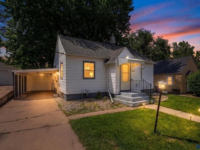 1223 N Spring Ave, Sioux Falls, SD 57104