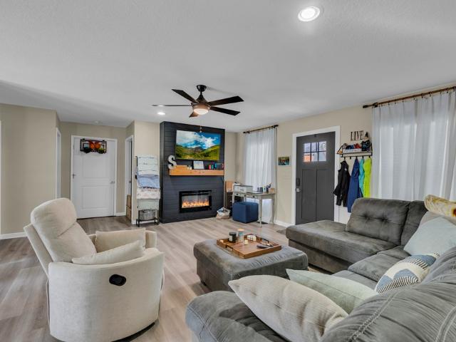 1223 N Quail Hollow Circle