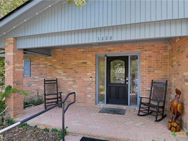 1223 Old Homestead