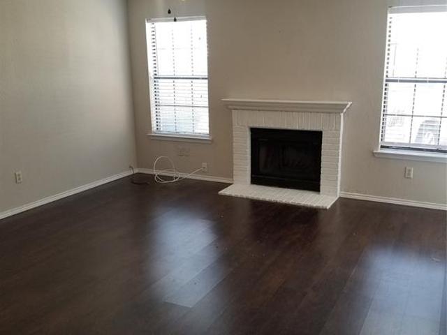 1223 Dallas Dr, Denton, TX 76205 | MLS #21246