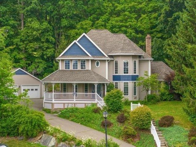 1223 Foxboro Ln, Endicott, NY 13760