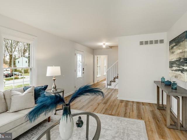 1223 Hawthorne Lane