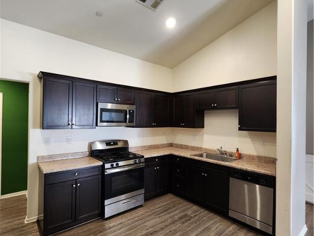 1223 Pardee