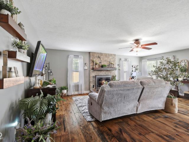 1223 Stave Oak Court