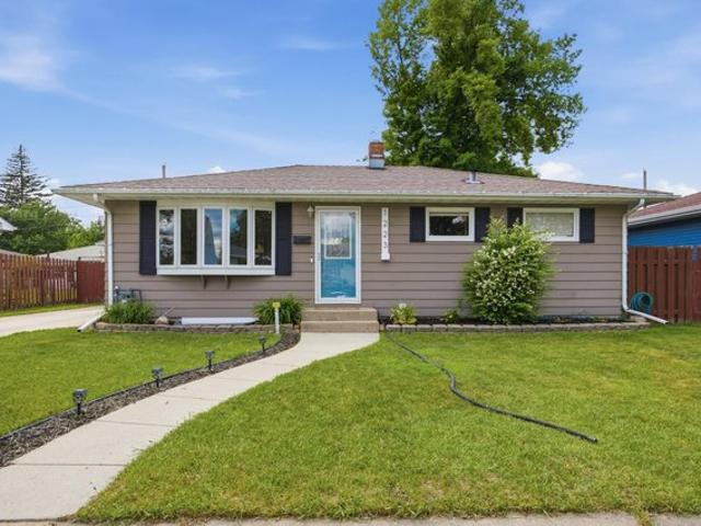 1223 16th St N, Moorhead, MN 56560