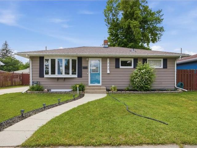 1223 16th St N, Moorhead, MN 56560