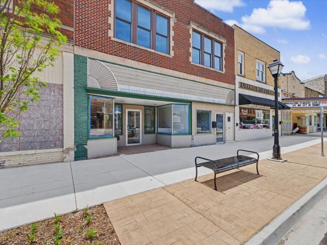 122 124 E Sangamon Avenue