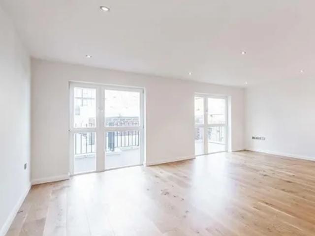 122 124 Goldhawk Road, London, W12 8PA, United Kingdom | 3 bed townhouse for rent #136751183 | Rentberry