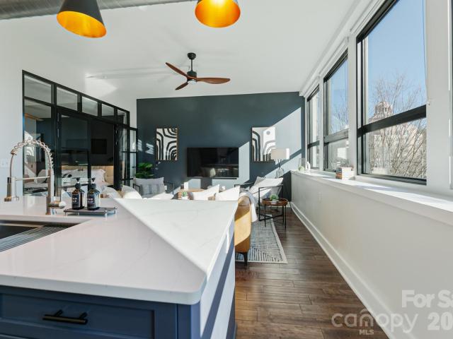 122 College Street # 201