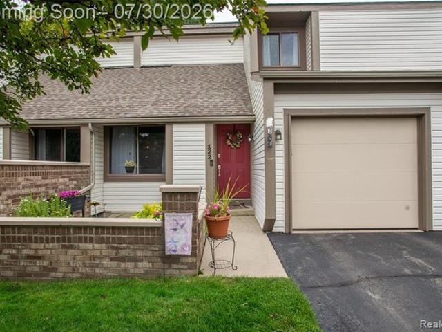122 Conda Ln, Oxford Vlg, MI 48371