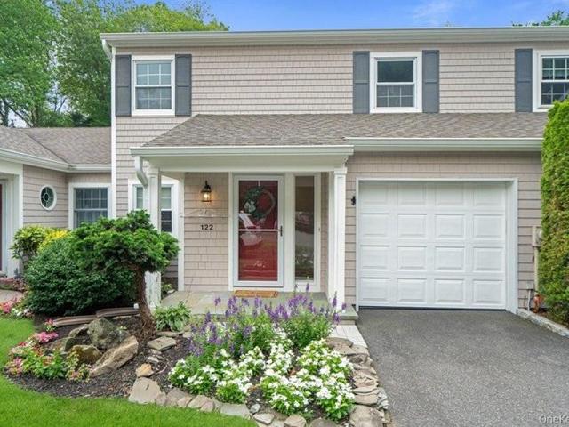 122 Corral Ln, Bay Shore, NY 11706
