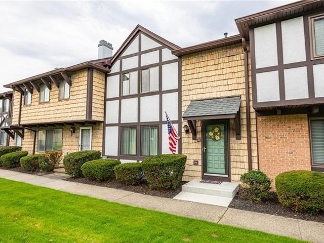 122 Camberley Pl, Penfield, NY 14526