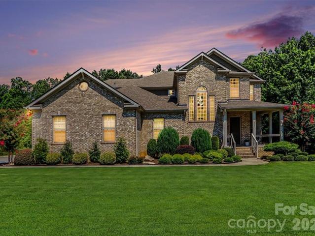 122 Campanile Dr, Mooresville, NC 28117