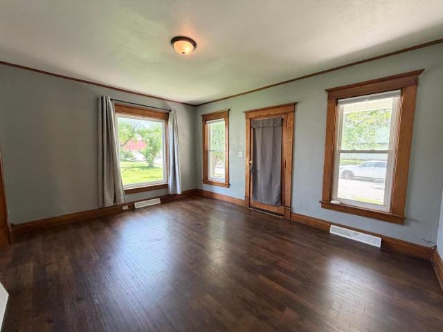 122 Carimona Street W